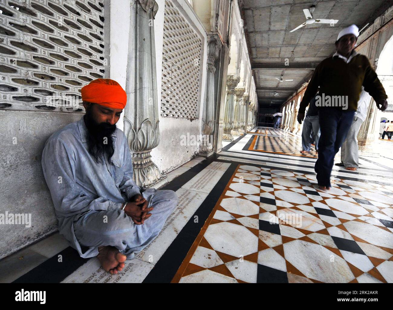 Sikh prays hi-res stock photography and images - Alamy