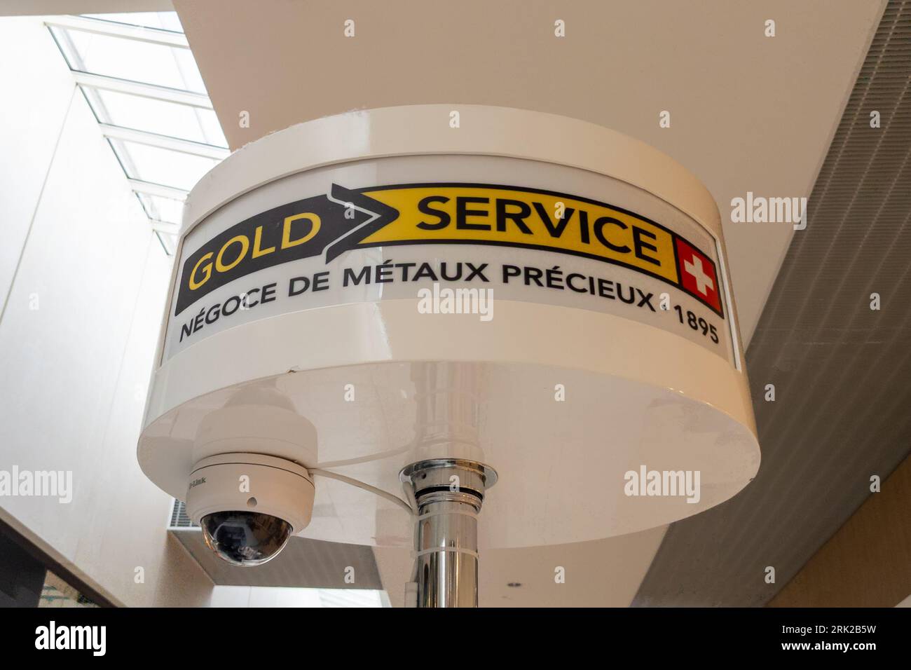 Bordeaux , France - 08 22 2023 : gold service logo brand and sign text ...