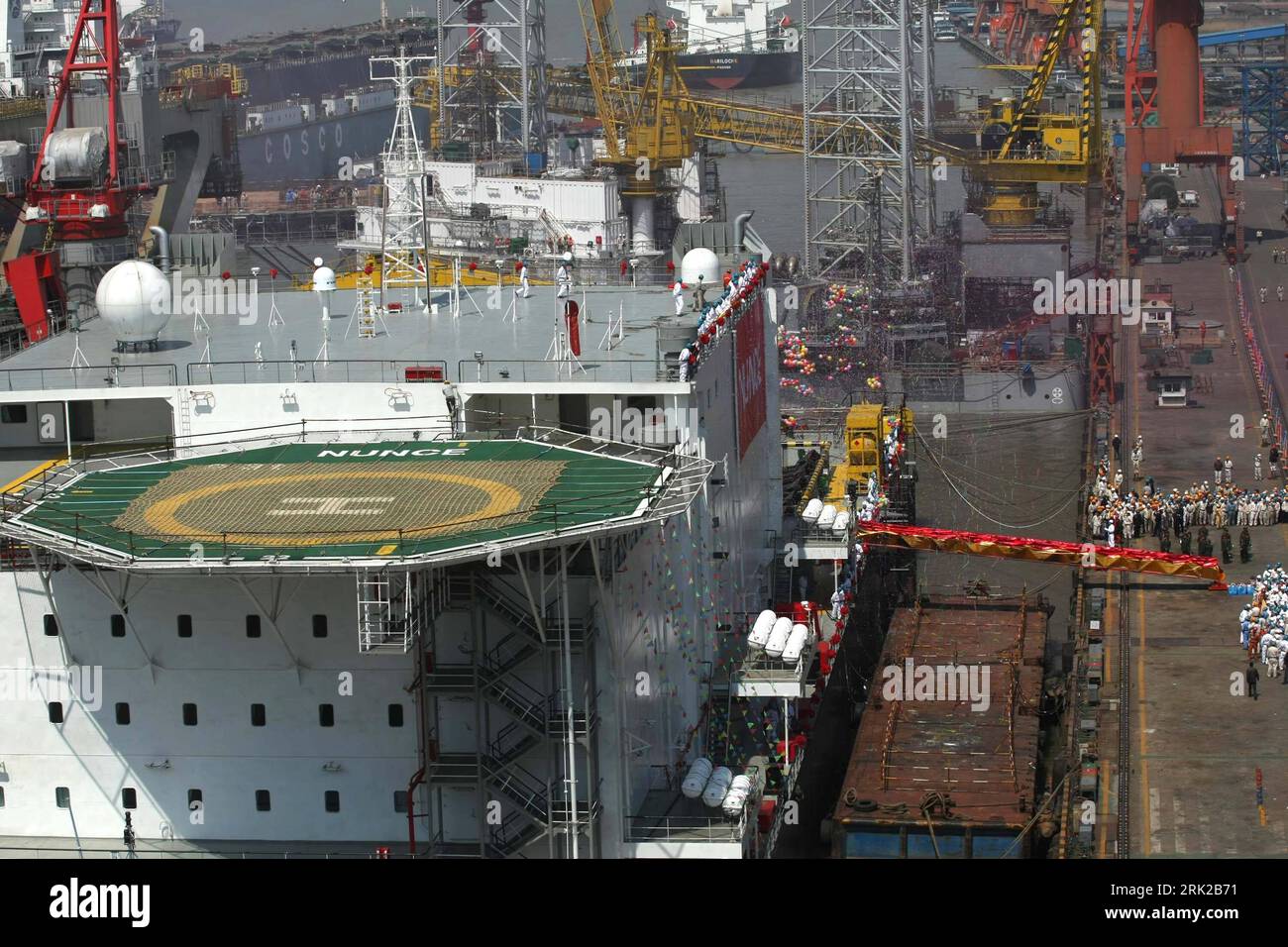 Dock handover hi-res stock photography and images - Alamy