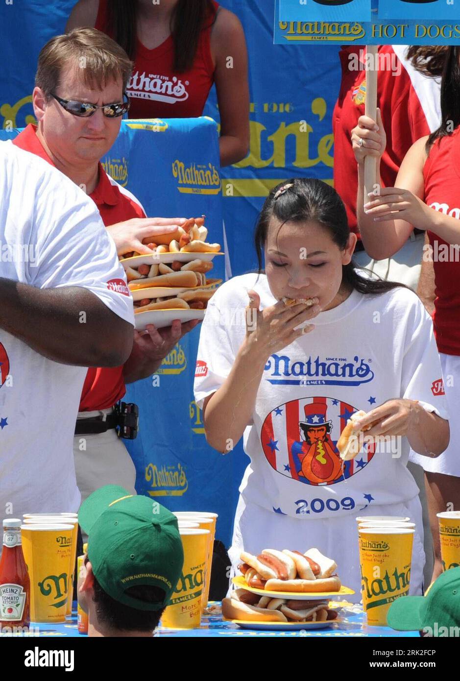 Takeru kobayashi japan joey chestnut hi-res stock photography and ...