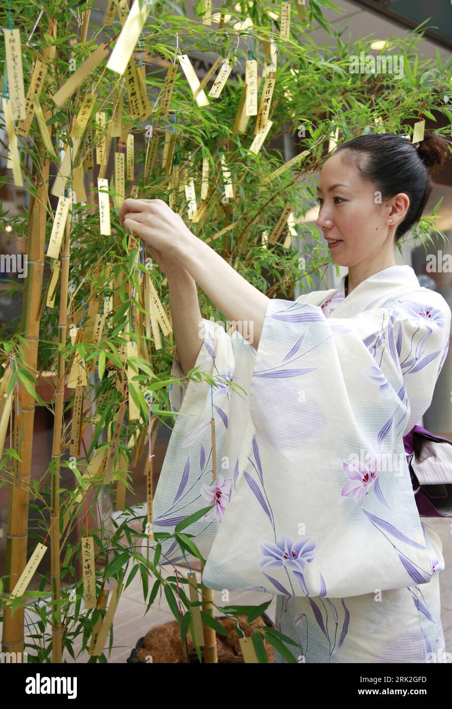 Tanaka kikinzoku kogyo k k gold hi-res stock photography and images - Alamy