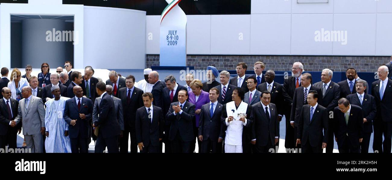 World leaders pose family photo hi-res stock photography and images - Alamy