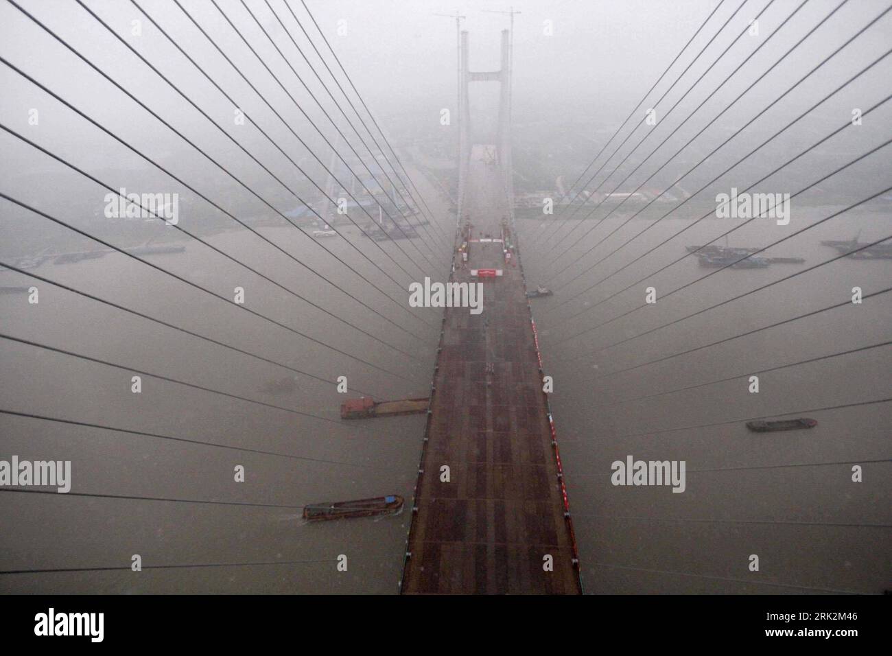 Minpu bridge hi-res stock photography and images - Alamy