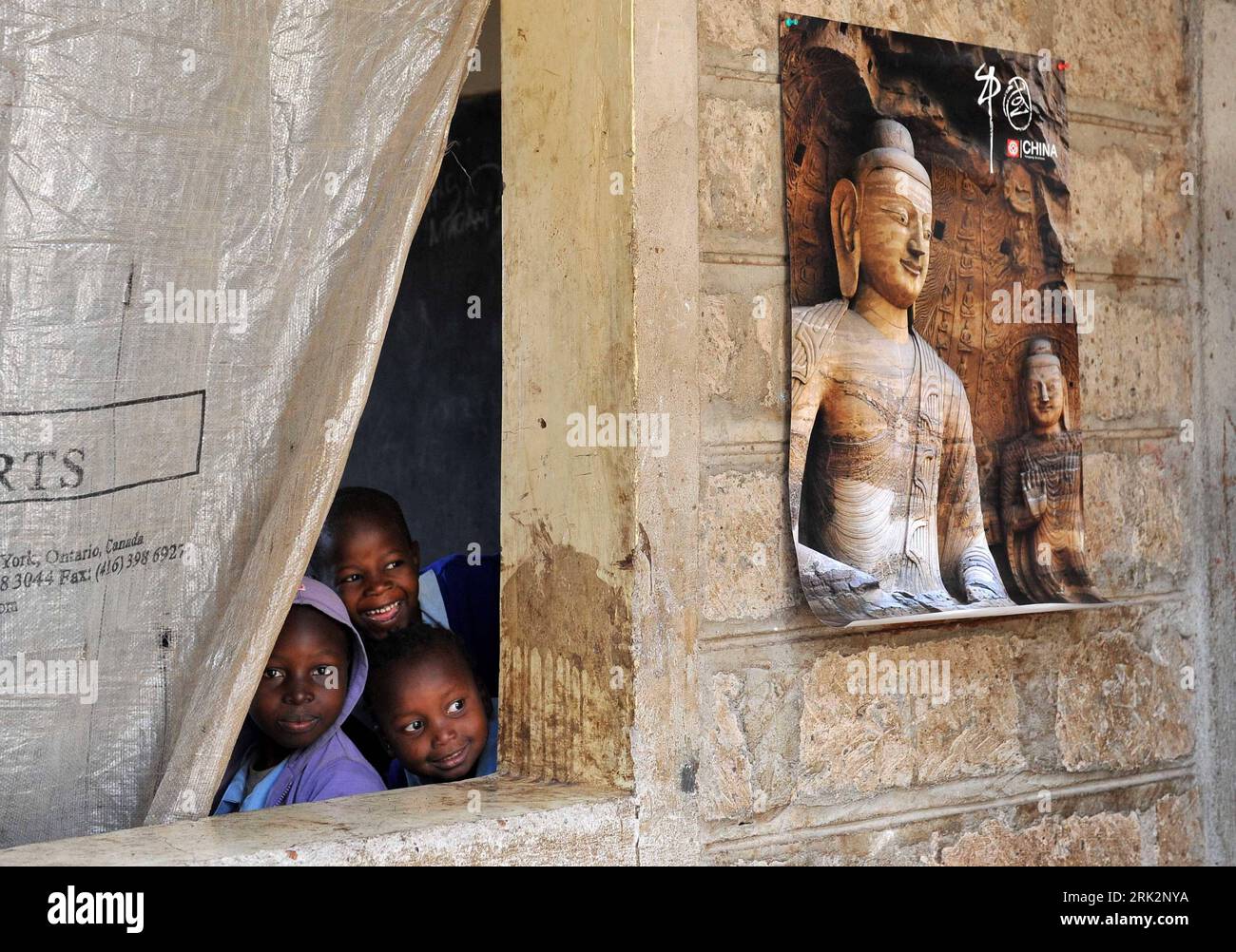 Students look out classroom window hi-res stock photography and images ...