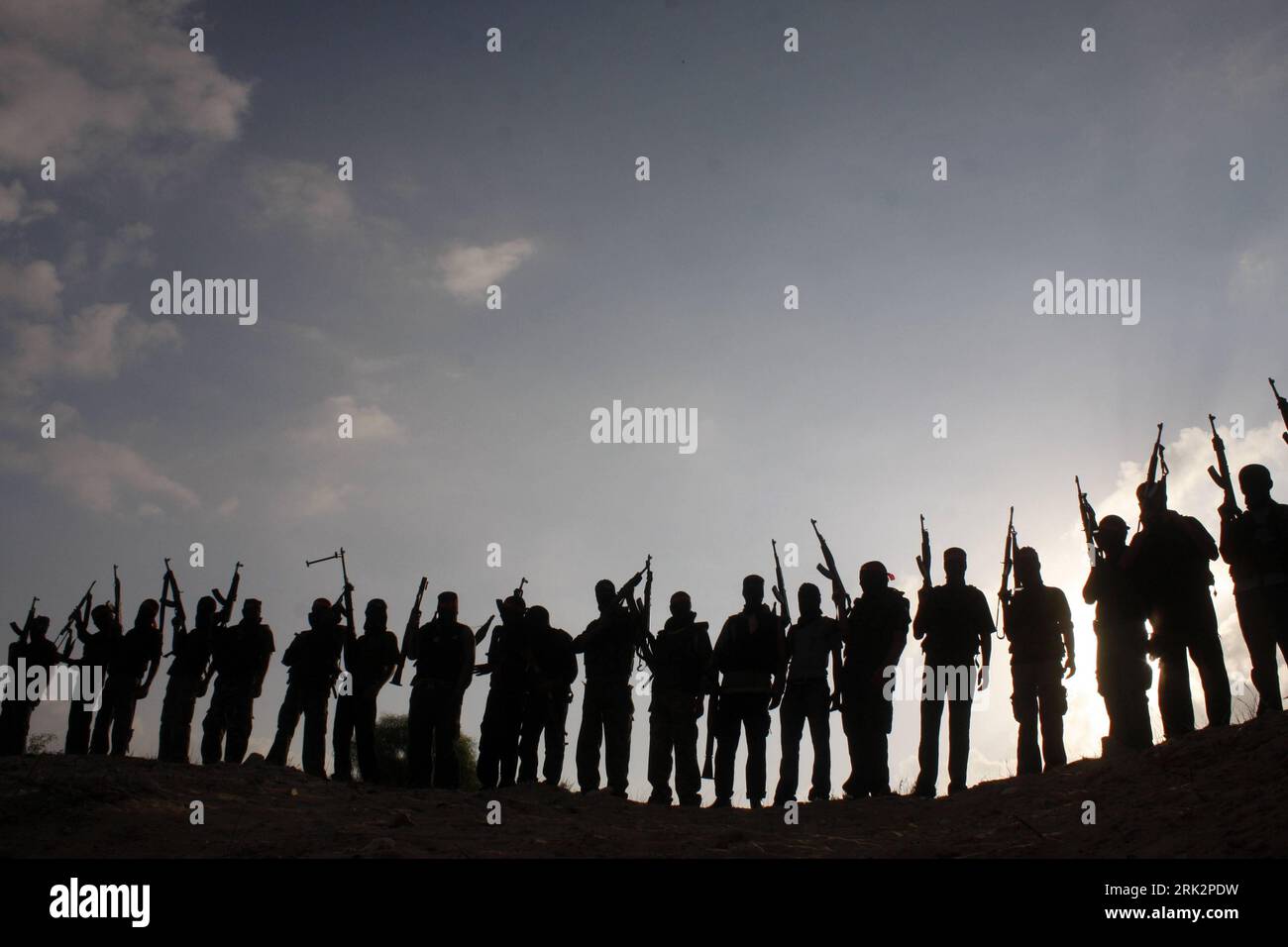 Silhouette de soldat hi-res stock photography and images - Alamy