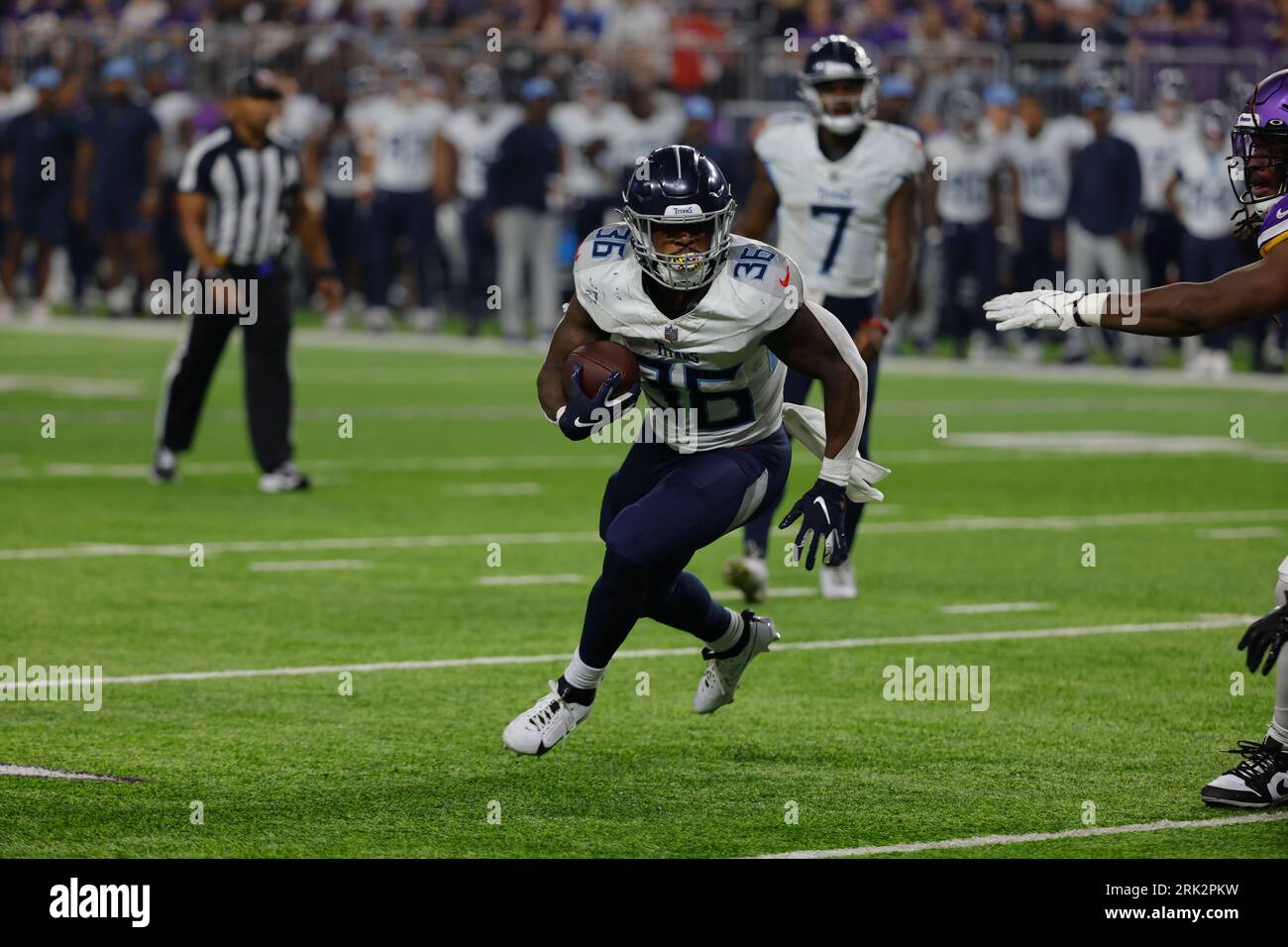 Tennessee Titans running back Julius Chestnut (36) rushes against the ...