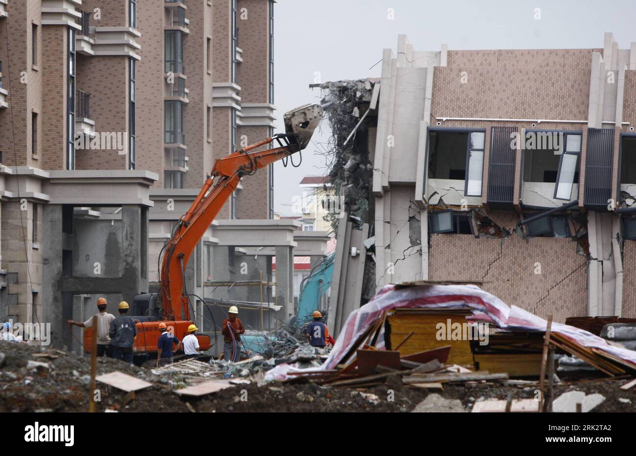 13 storey building shanghai hi-res stock photography and images - Alamy