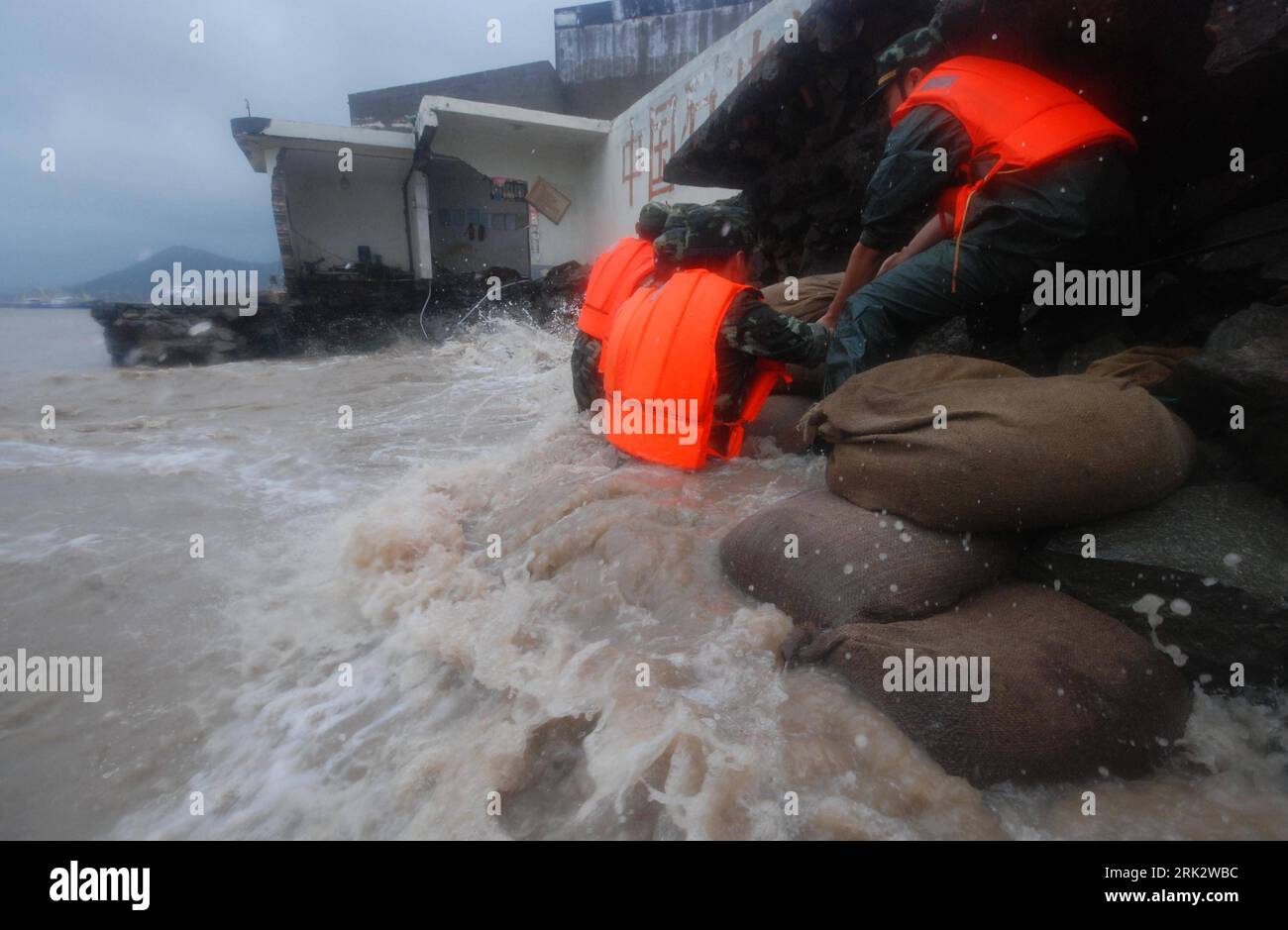Bank collapse 2009 hi-res stock photography and images - Alamy