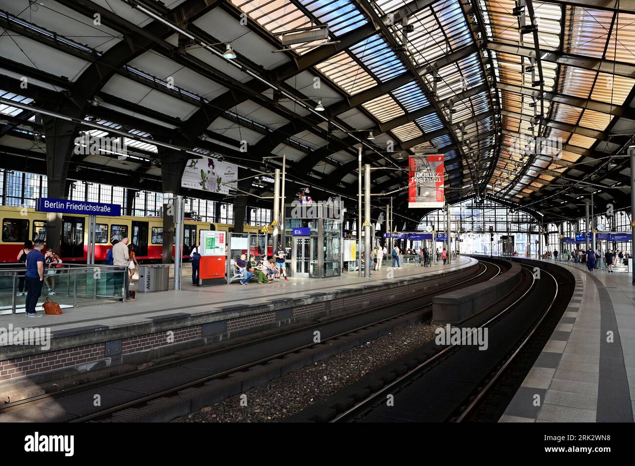 Omniprasent hi-res stock photography and images - Alamy