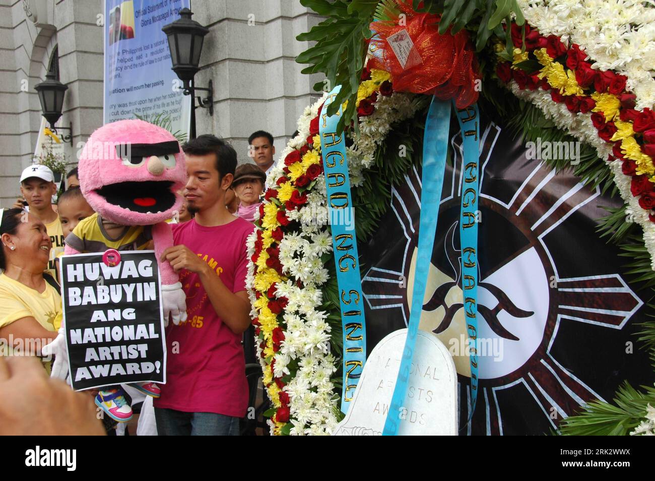 Filipino funeral hi-res stock photography and images - Alamy