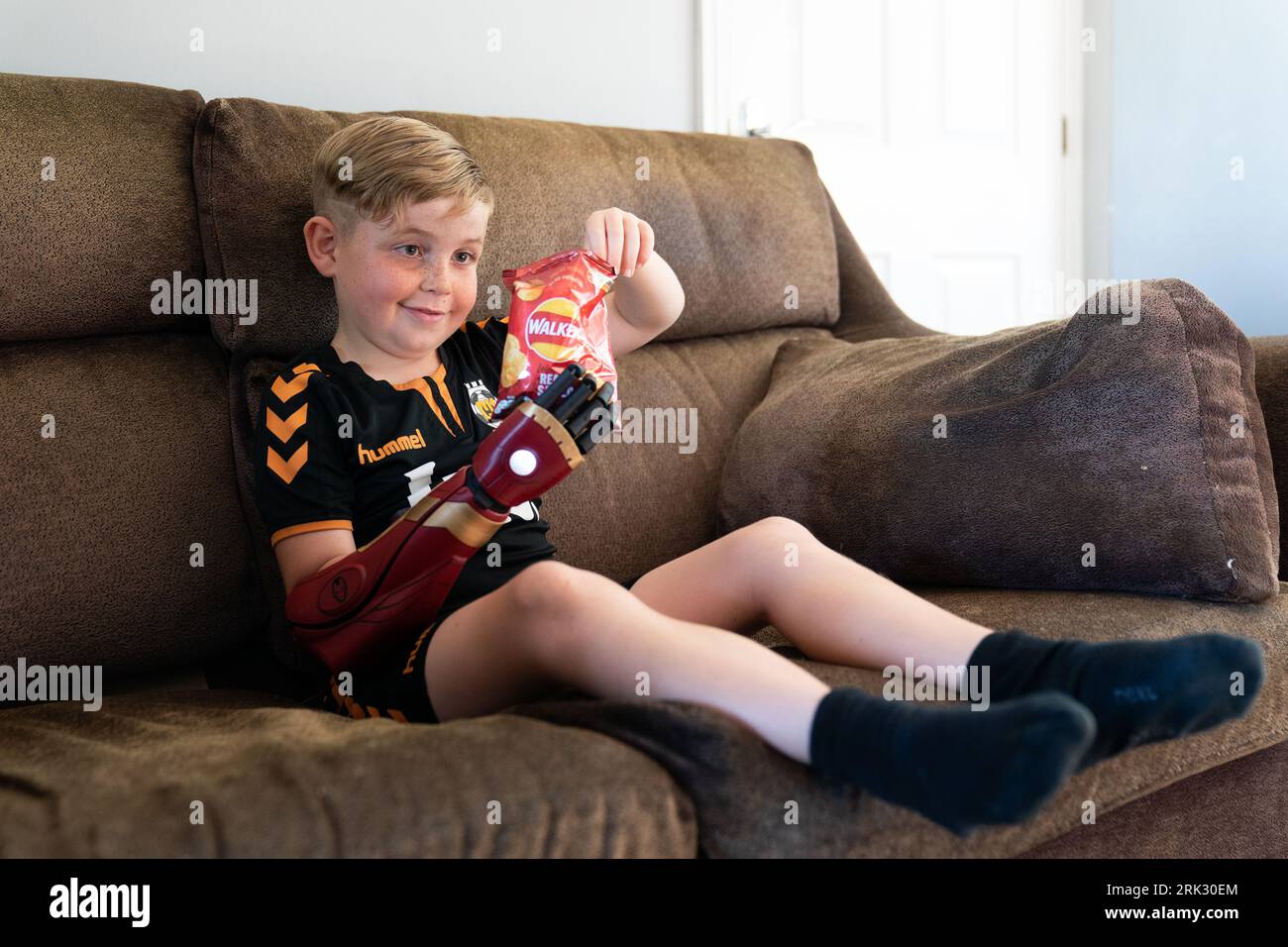 Louie Morgan-Kemp, seven, who was born without a right hand ...