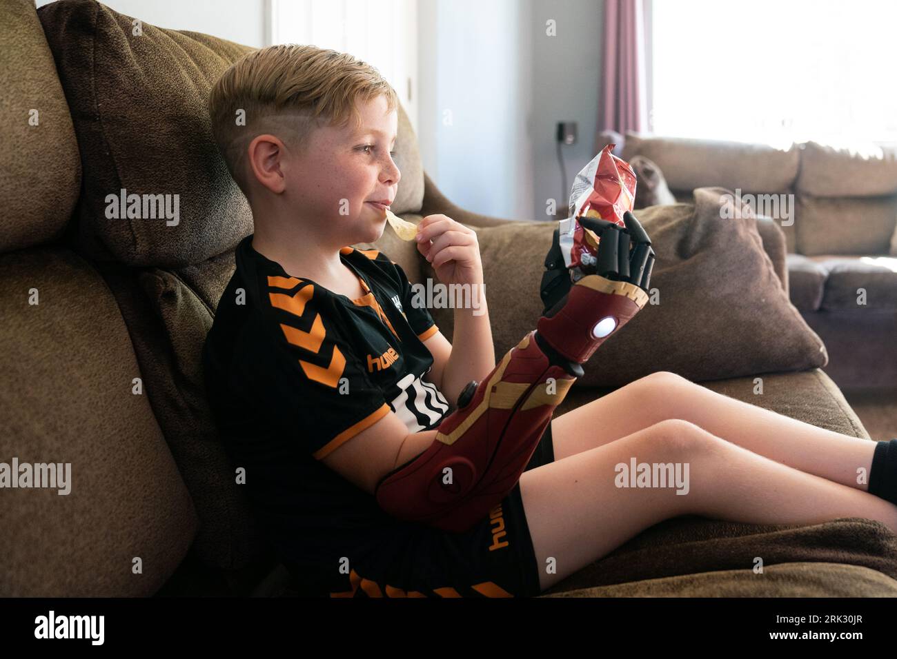 Louie Morgan-Kemp, seven, who was born without a right hand ...