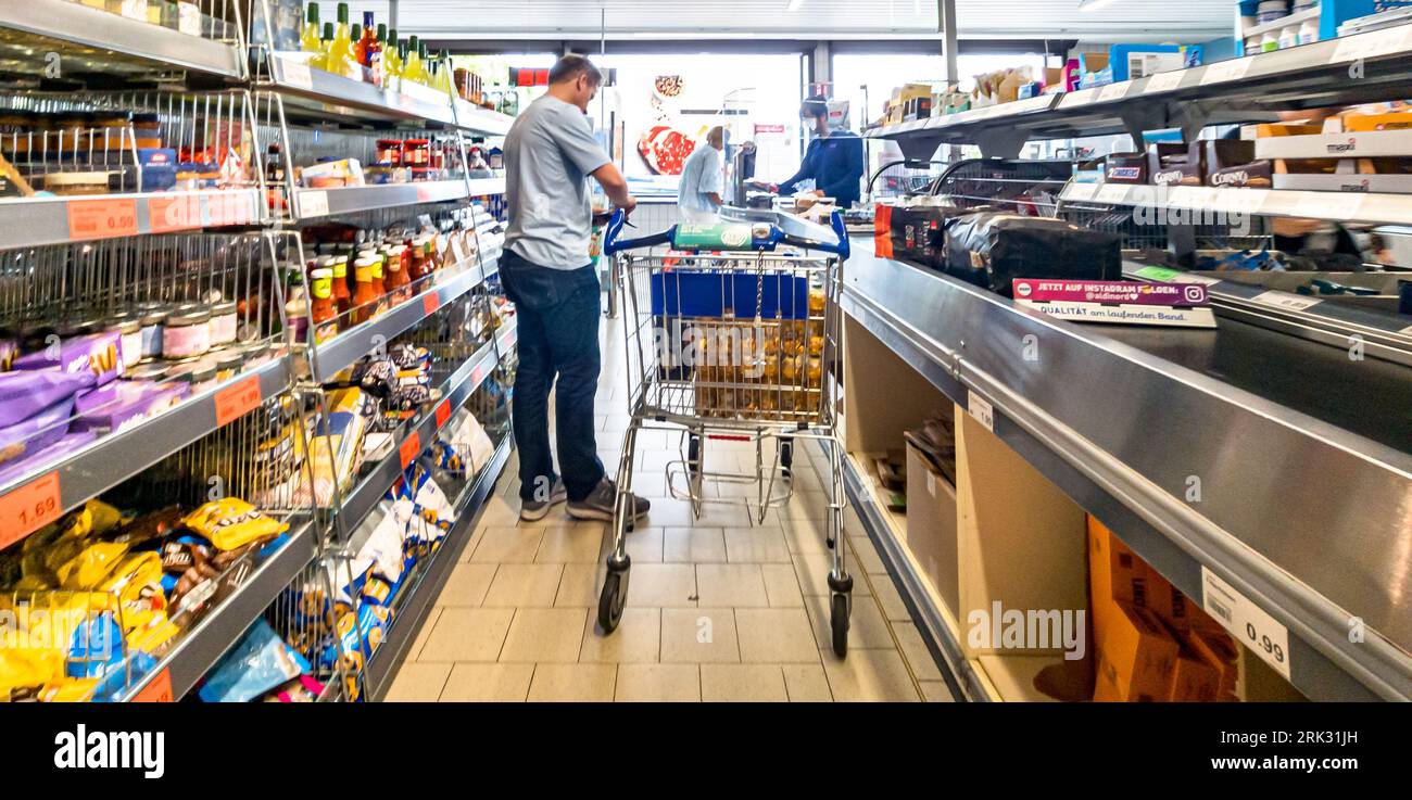 Aldi interior checkout hi-res stock photography and images - Alamy