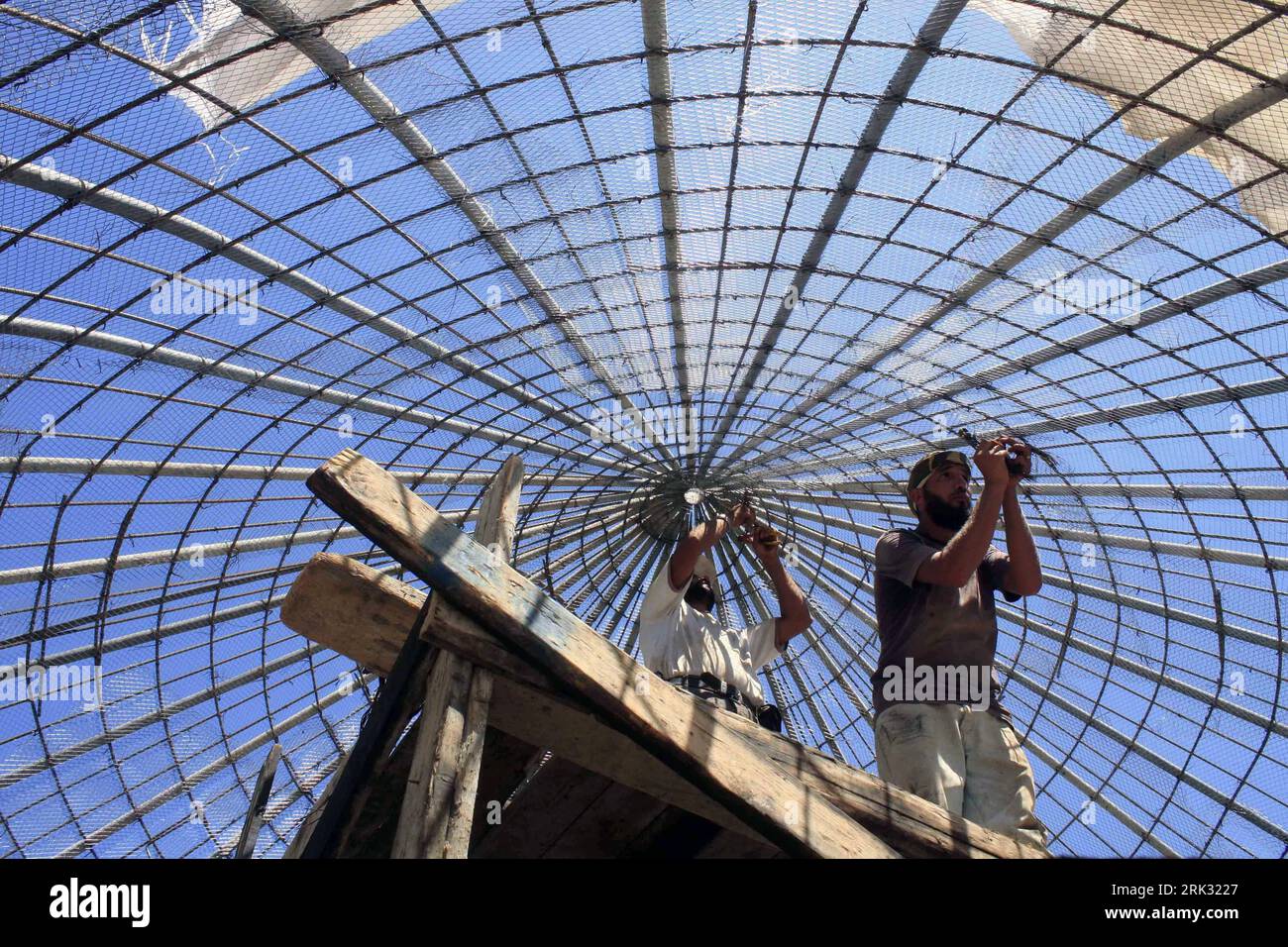 To build a mosque hi-res stock photography and images - Alamy