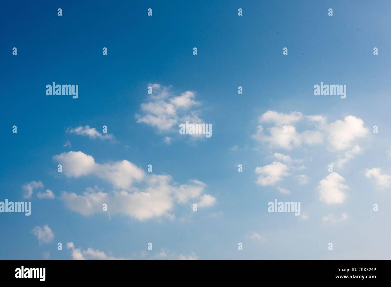 Daylight and sky environment hi-res stock photography and images - Alamy