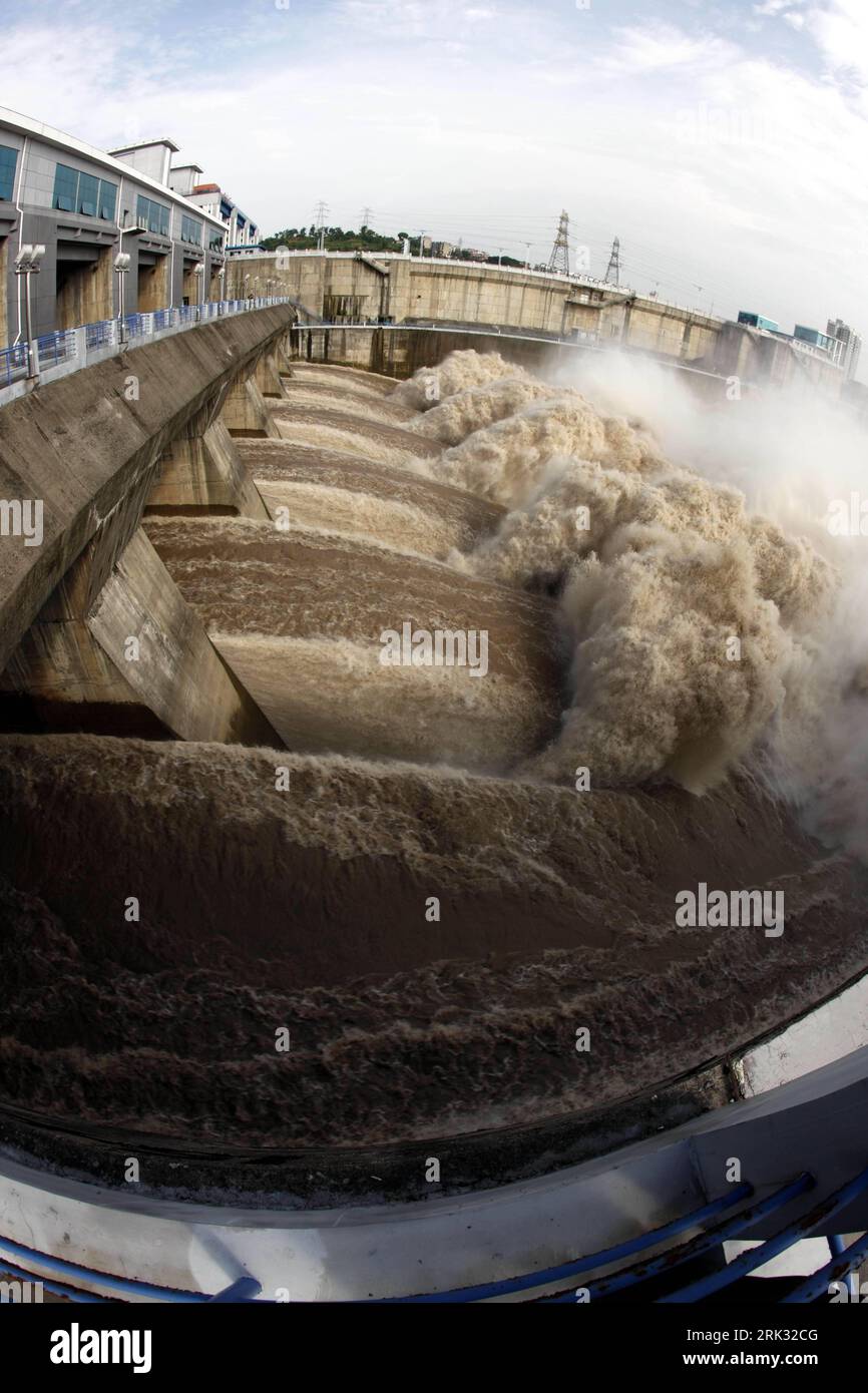 Traffic discharge hi-res stock photography and images - Alamy