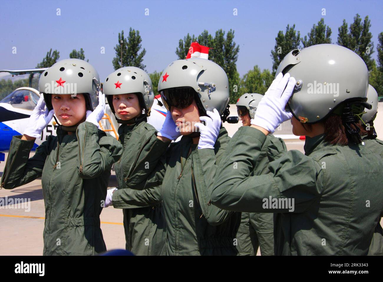 Female fighter pilots hi-res stock photography and images - Alamy