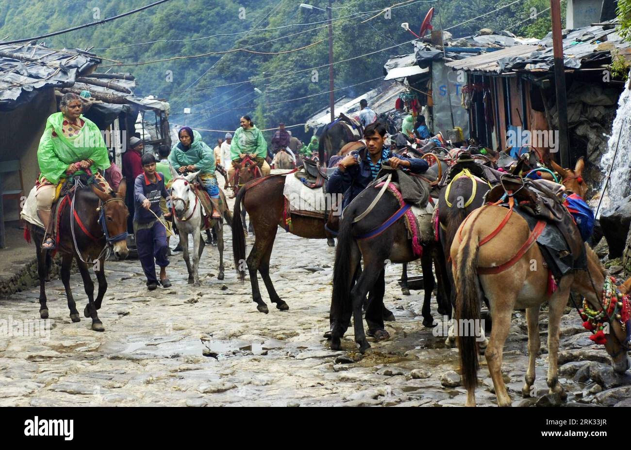 Kedarnath temple trek hi-res stock photography and images - Alamy