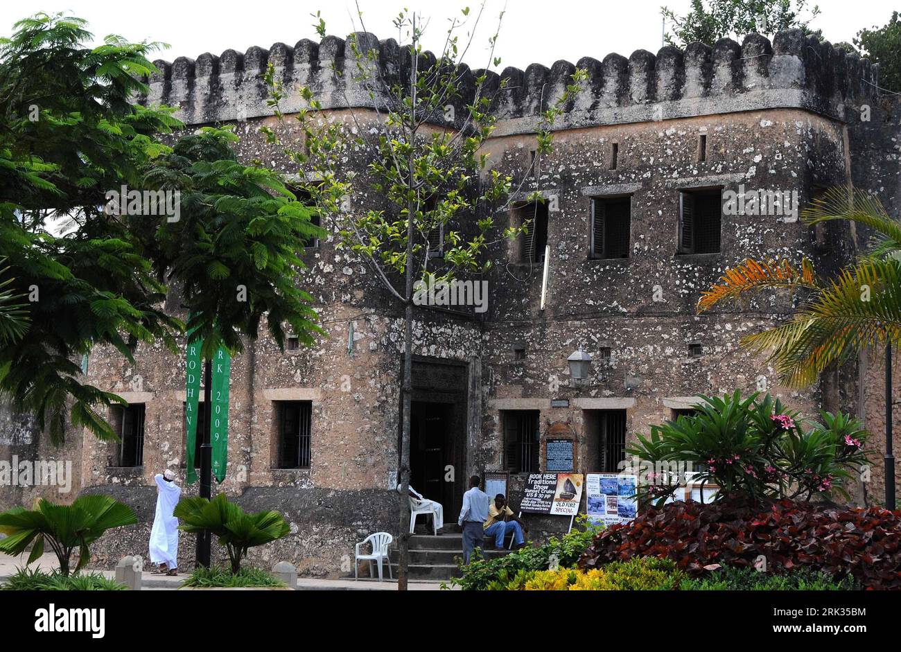 Bustling bazaars hi-res stock photography and images - Alamy