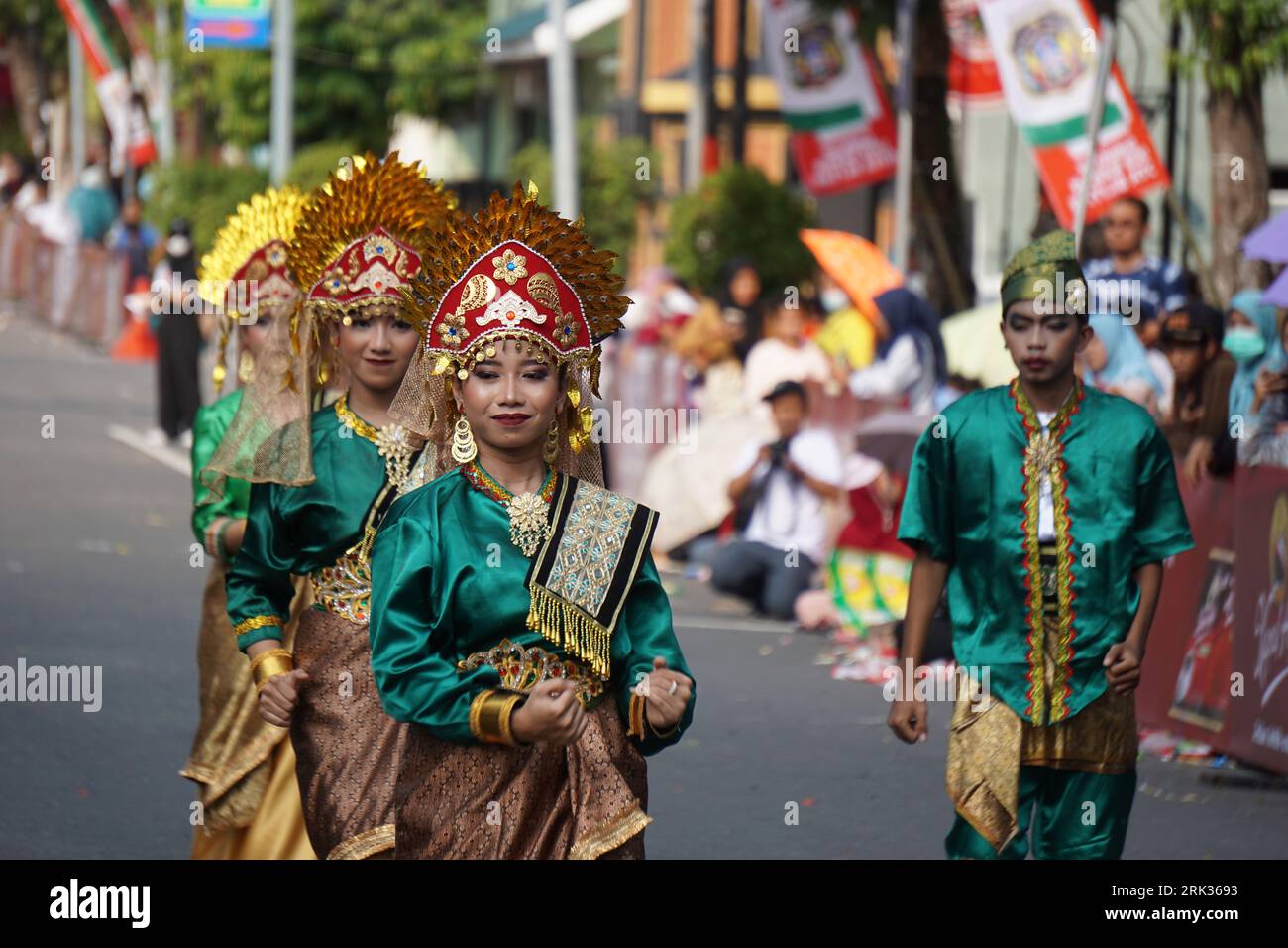 Zapin melayu hi-res stock photography and images - Alamy