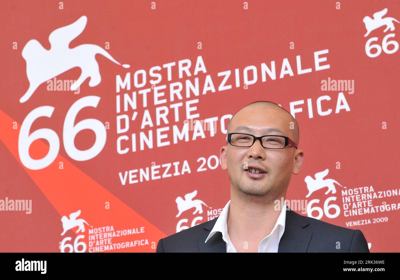 Guan hu hi-res stock photography and images - Alamy