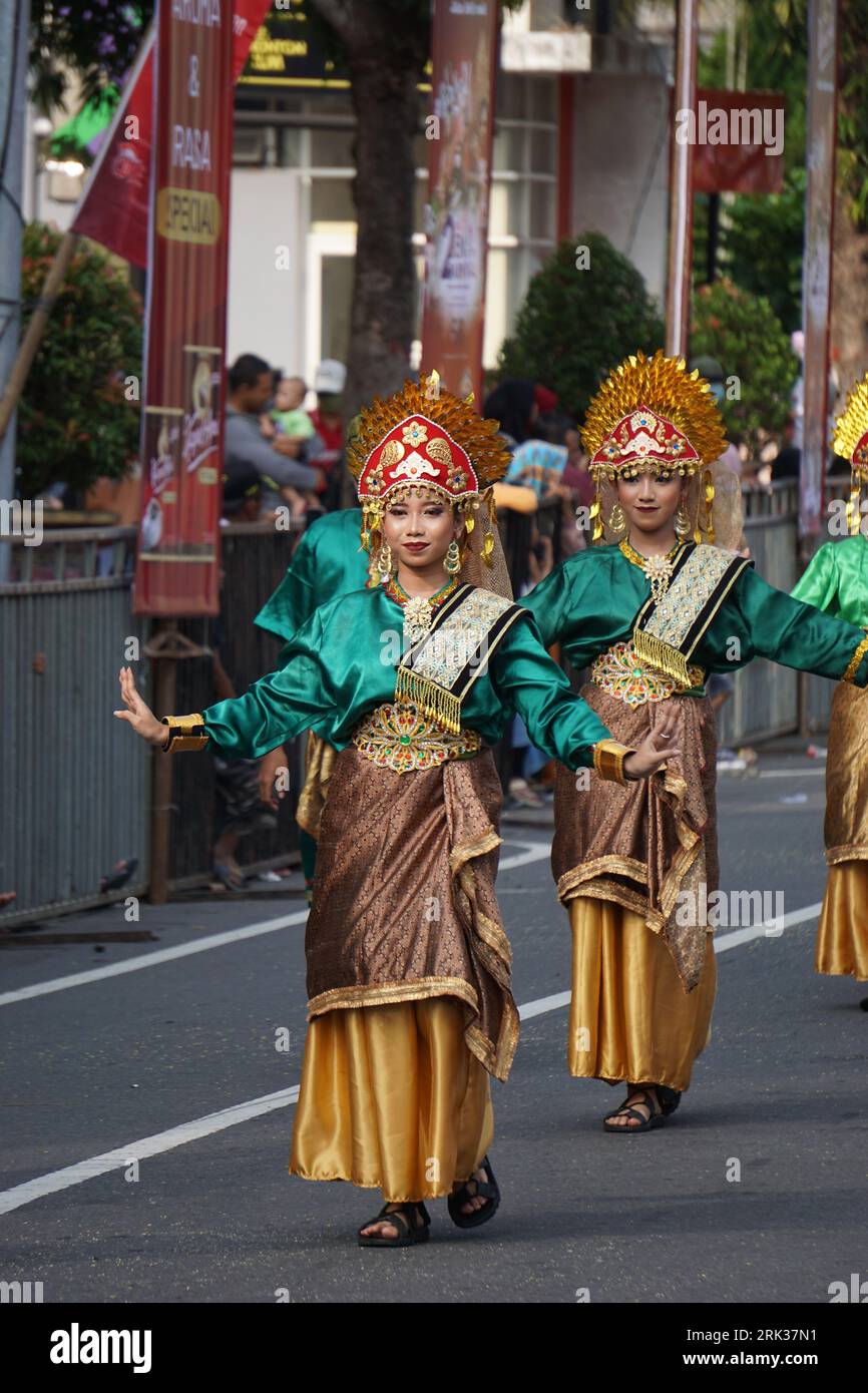 Tari zapin melayu hi-res stock photography and images - Alamy