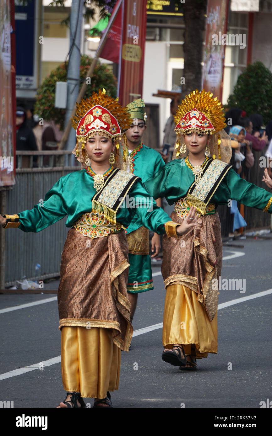Zapin melayu hi-res stock photography and images - Alamy