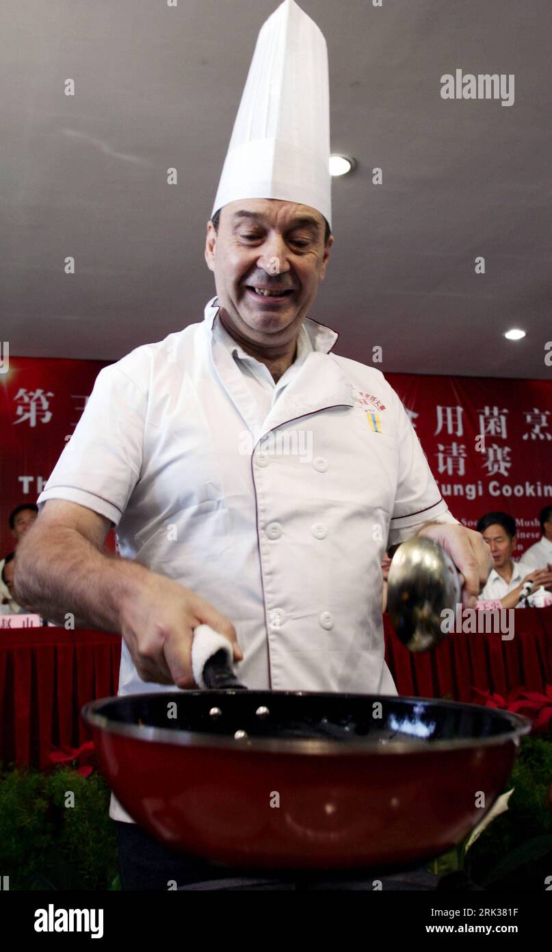 Two kinds of mushroom hi-res stock photography and images - Alamy