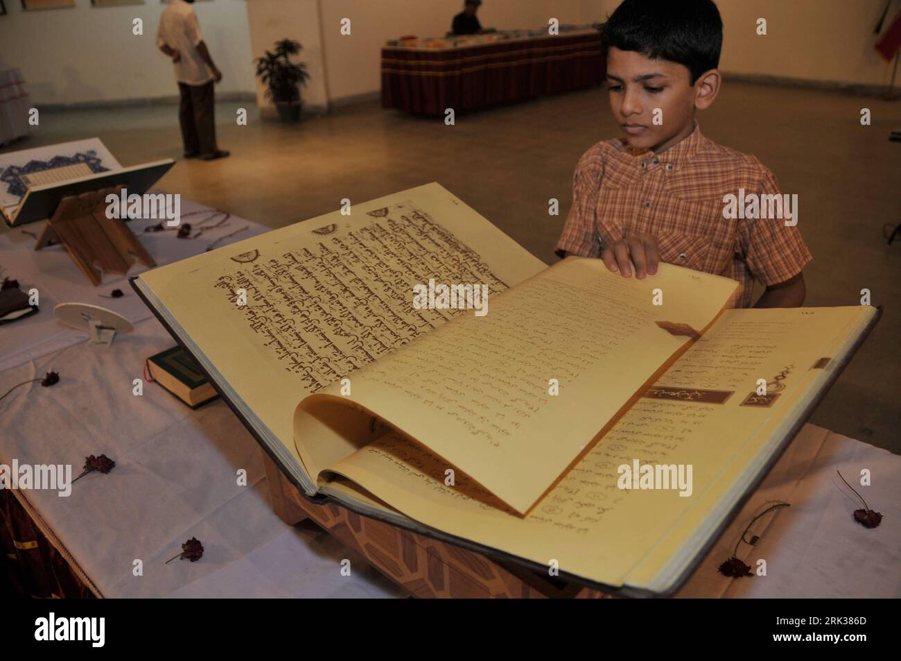 Quran handwritten hi-res stock photography and images - Alamy