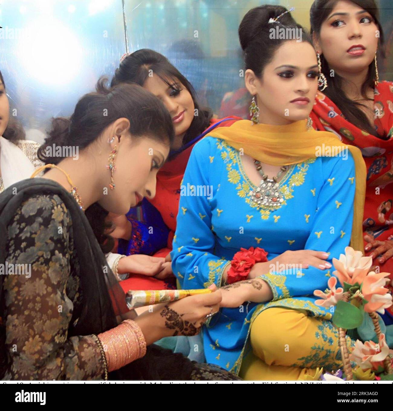 Pakistani girls hands hi-res stock photography and images - Alamy