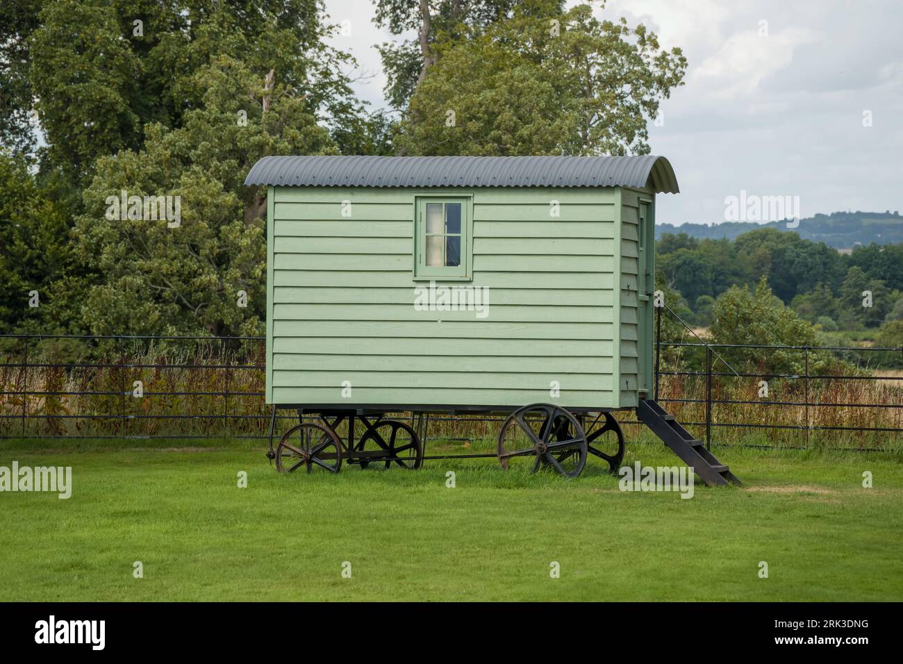 Old shepherds hut hi-res stock photography and images - Alamy