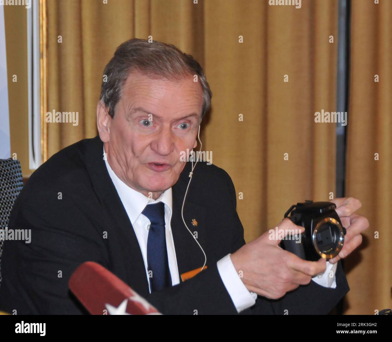 George smith nobel prize hi-res stock photography and images - Alamy