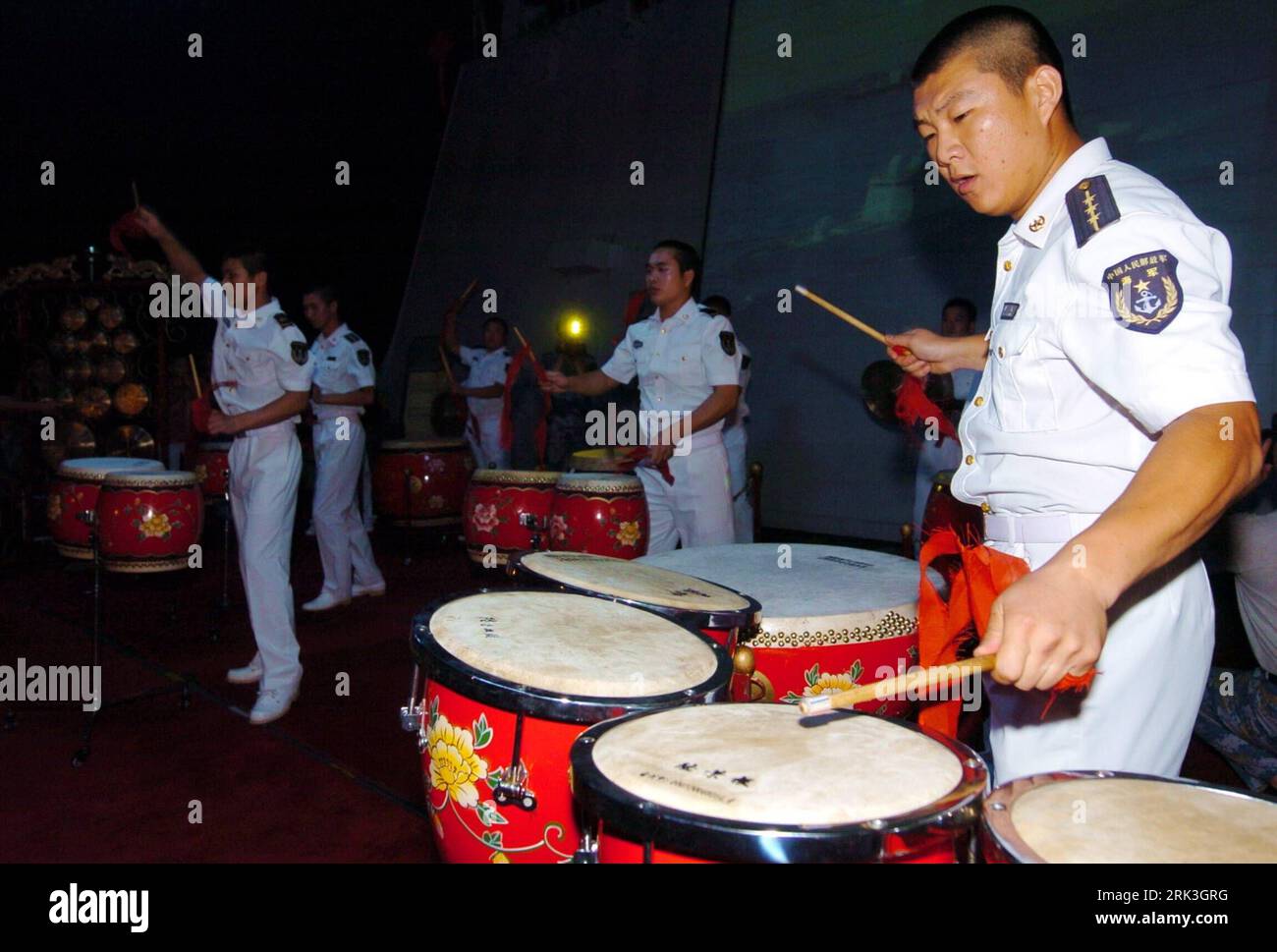 Chinese naval officers soldiers hi-res stock photography and images - Alamy