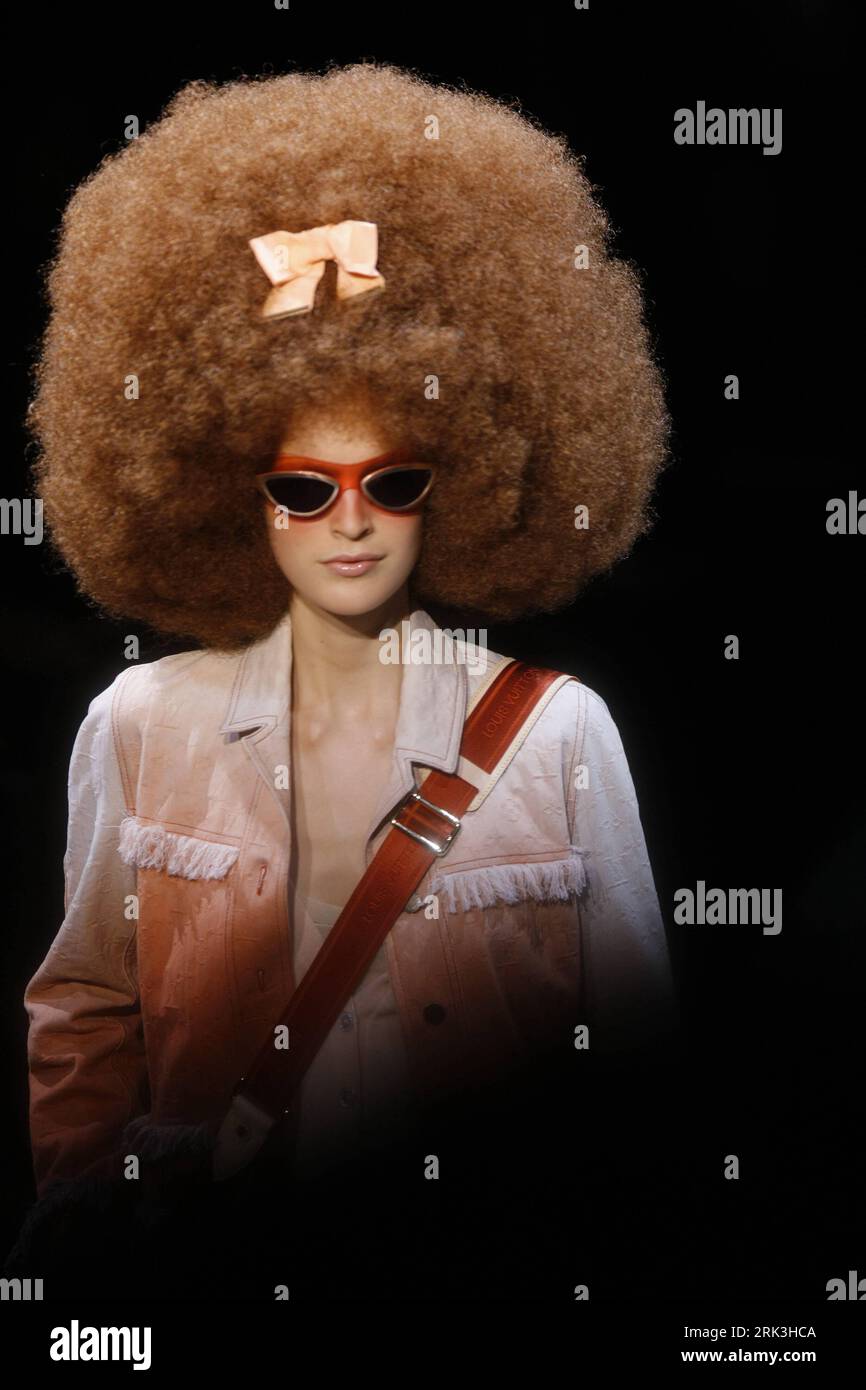 Louis vuitton spring 2009 hi-res stock photography and images - Alamy