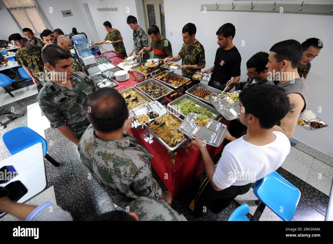 Afghanistan people classes hi-res stock photography and images - Alamy