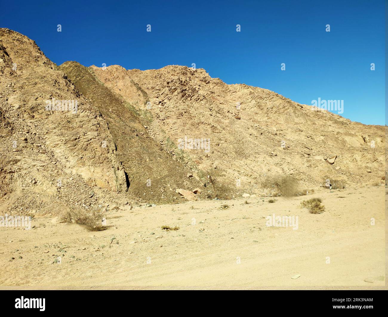 Sinai desert backgound with mountains, deserted landscape Stock Photo ...