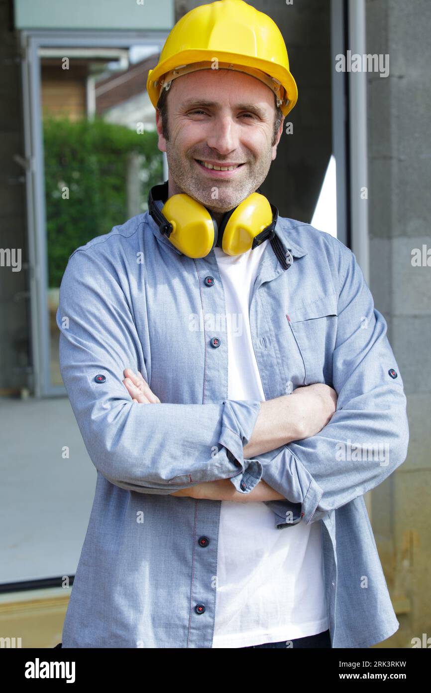 construction worker with arms crossed Stock Photo - Alamy