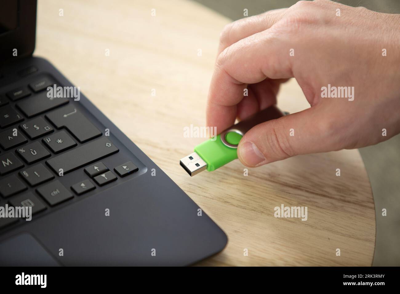 Girl with usb key hi-res stock photography and images - Alamy