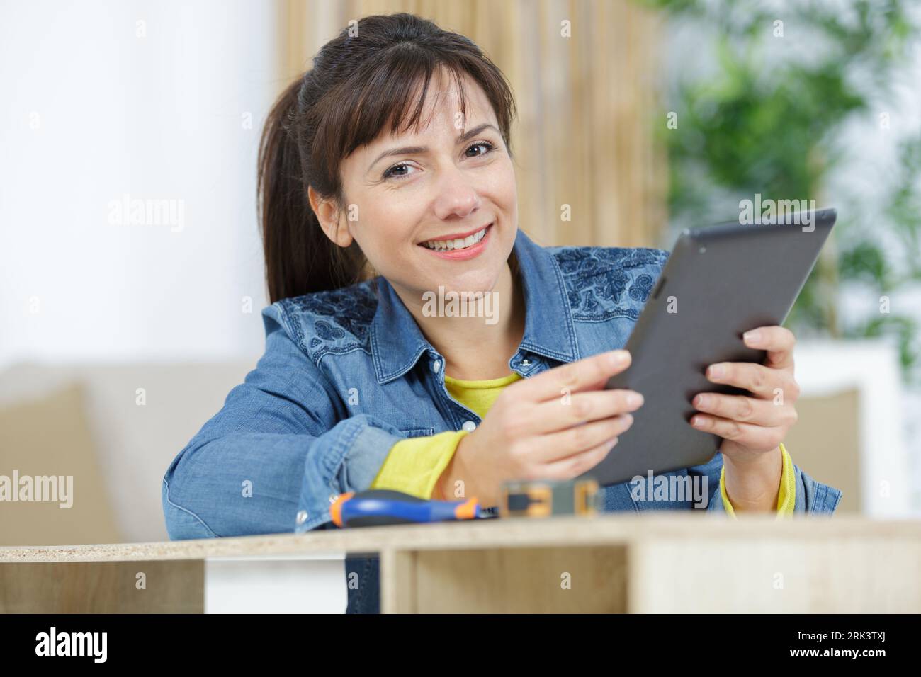 Moved in new house couple hi-res stock photography and images - Alamy