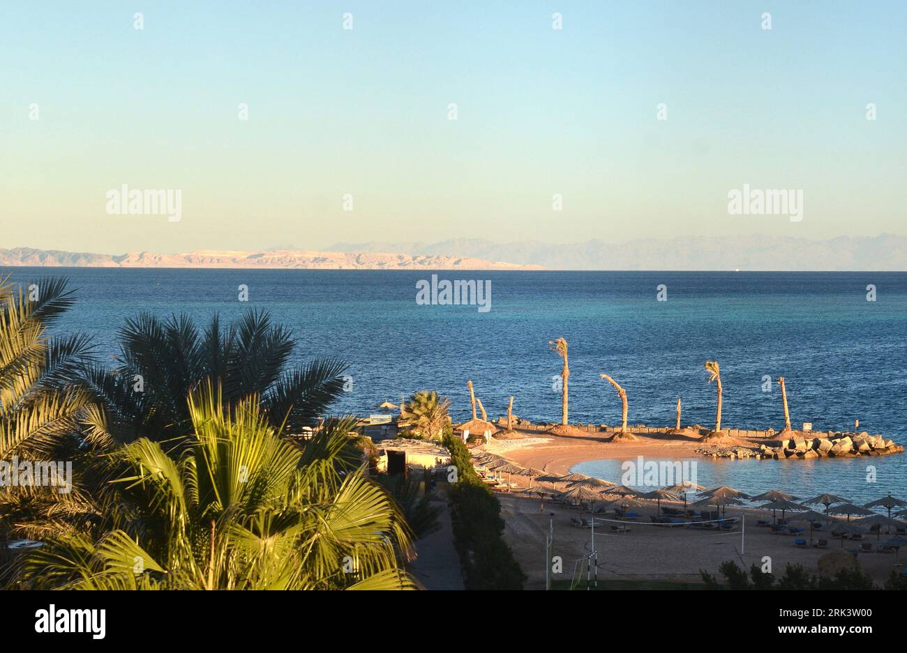 Beach resort in Hurgada, Egypt. Red sea and mountains Stock Photo - Alamy
