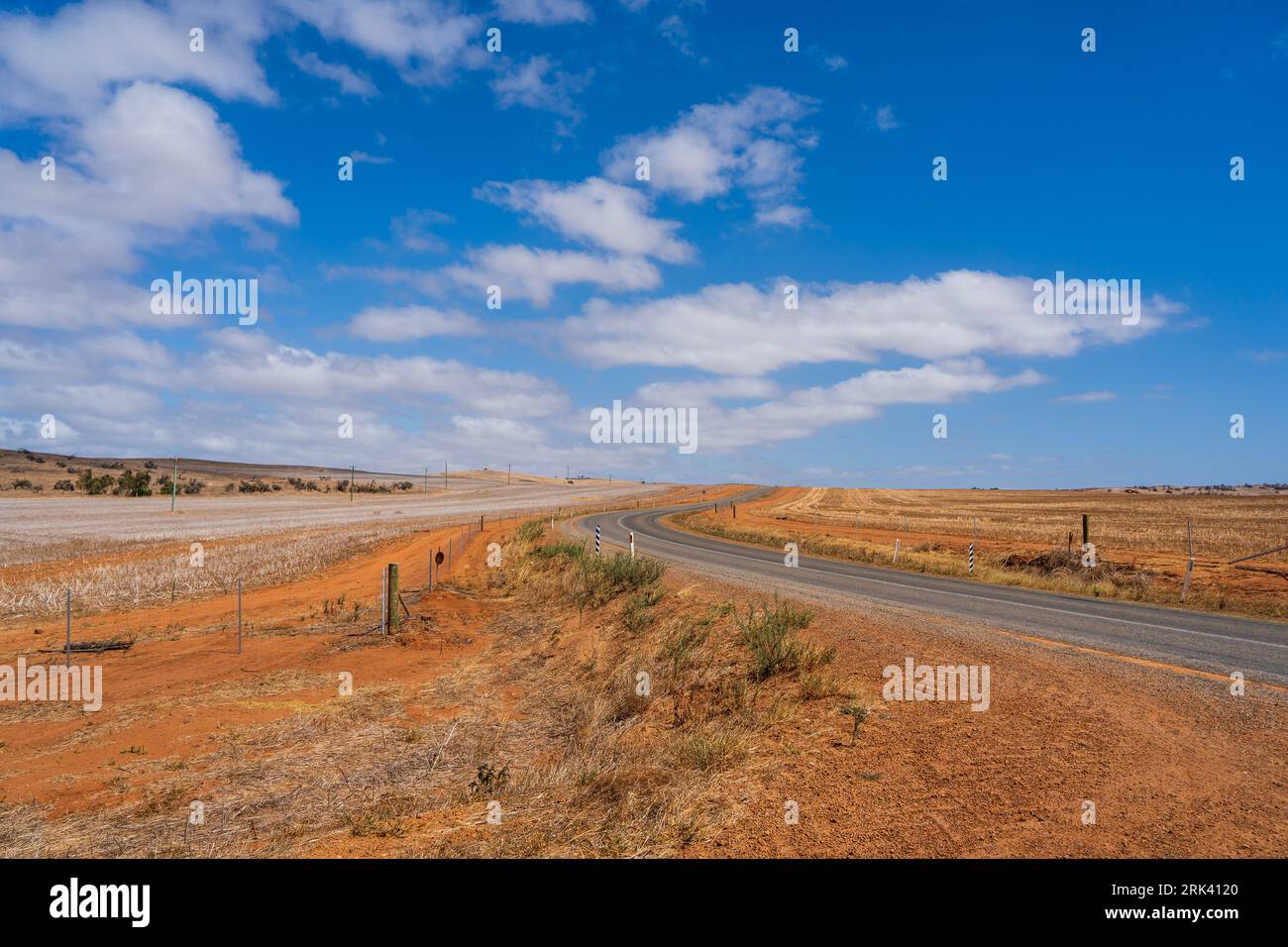 Road in the Australian outback Stock Photo - Alamy