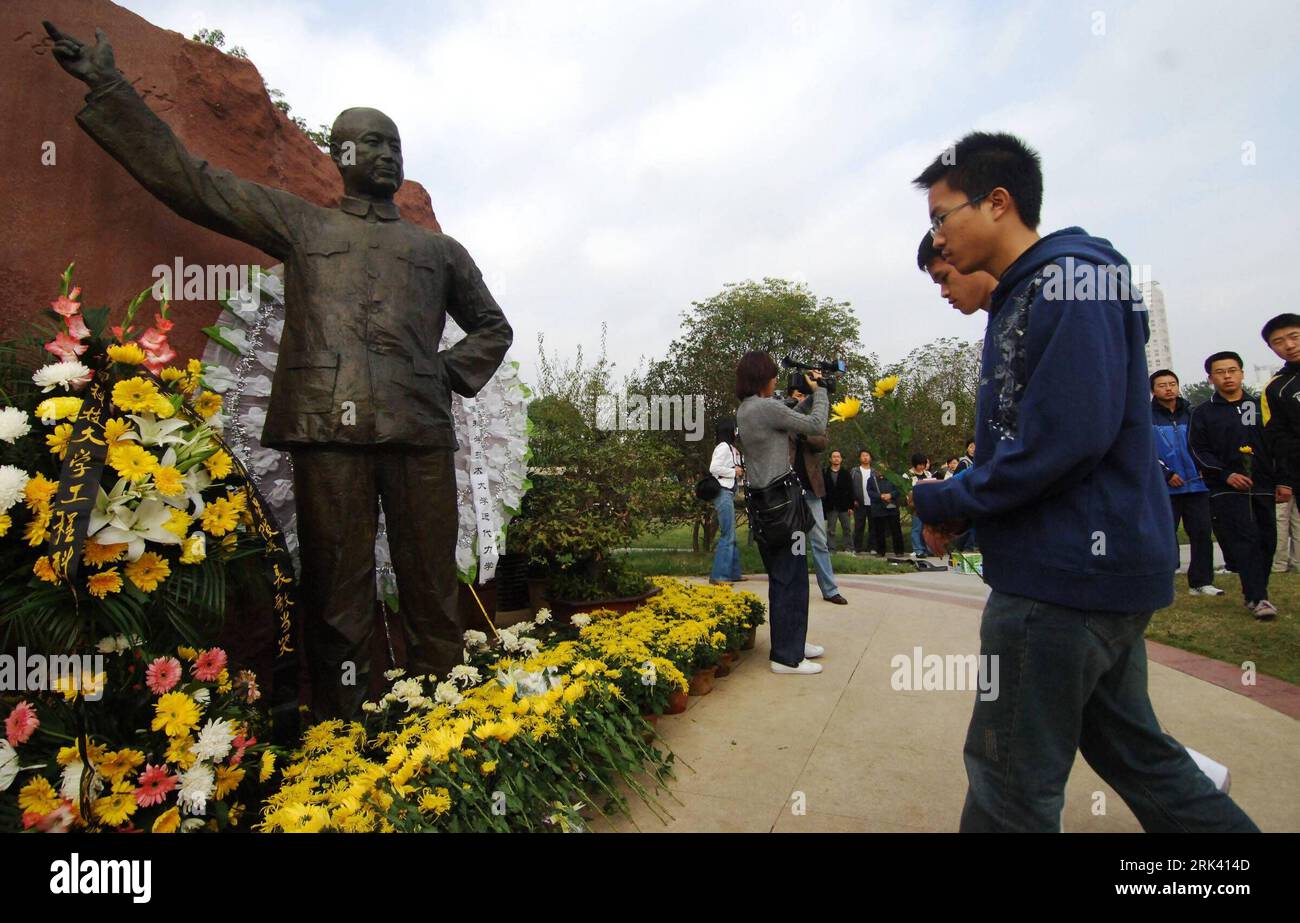 Tsien hsue shen hi-res stock photography and images - Alamy