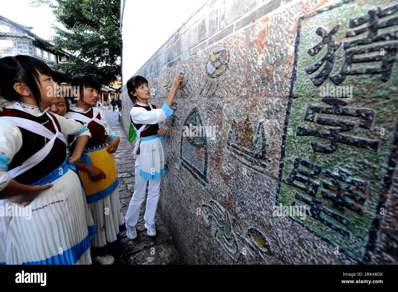 Big chin cartoon hi-res stock photography and images - Alamy