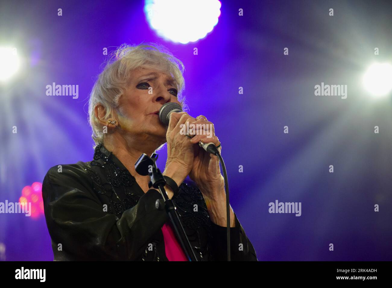 Judy collins stage hi-res stock photography and images - Alamy