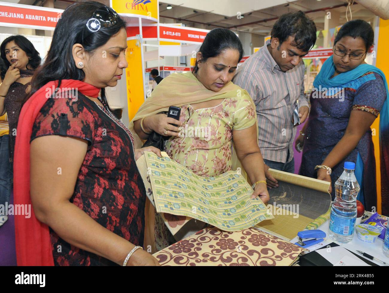 Indian customers hi-res stock photography and images - Alamy
