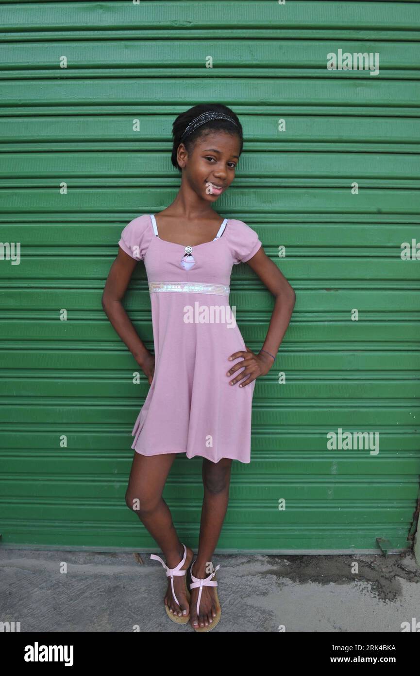 Samba girl poses hi-res stock photography and images - Alamy