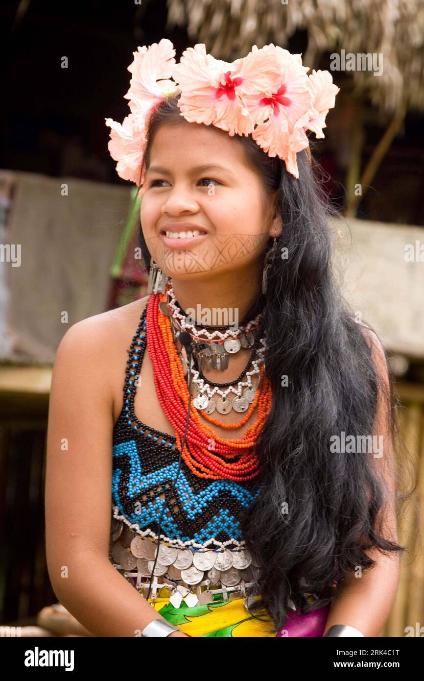 Emberas hi-res stock photography and images - Alamy