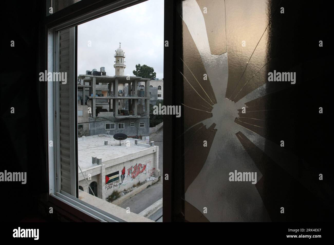 Arabic girl 11 hi-res stock photography and images - Alamy