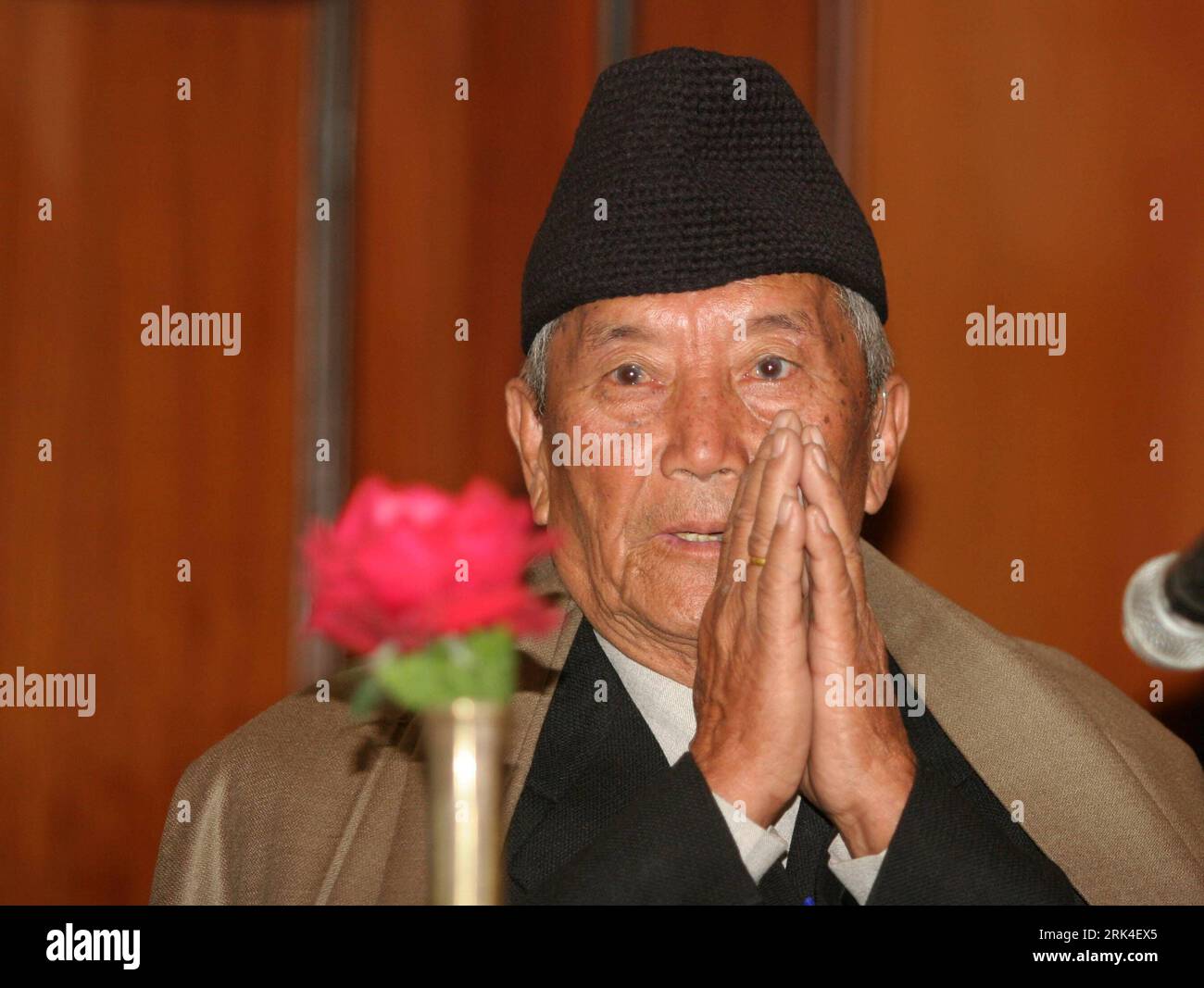 Certificatehandd hi-res stock photography and images - Alamy