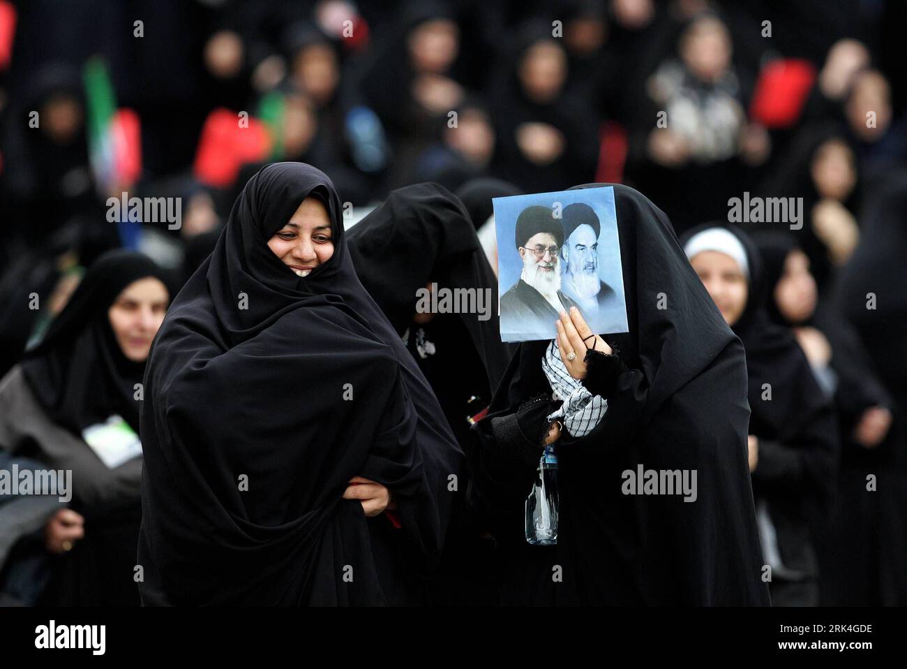 Female militia iran hi-res stock photography and images - Alamy